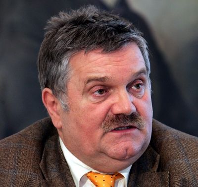 (Ne)utemeljen poseg države v odvetništvo