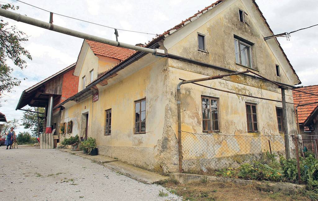 Samotna živi Beti v svoji prazni vasi
